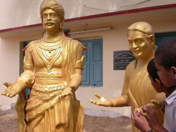 ஒரே நாளில் 4 கோடி பாடல் எழுத வேண்டும் என கட்டளையிட்ட அரசர்! ஔவையார் ...