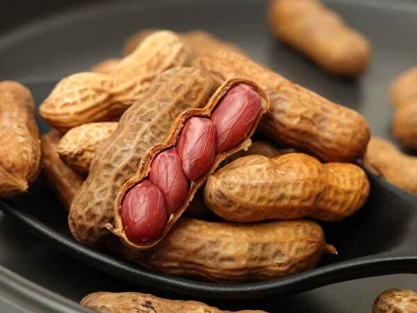 குளிர்காலத்தில் கடலைமிட்டாய் சாப்பிடுவது ரொம்ப நல்லது - ஏன் தெரியுமா ...