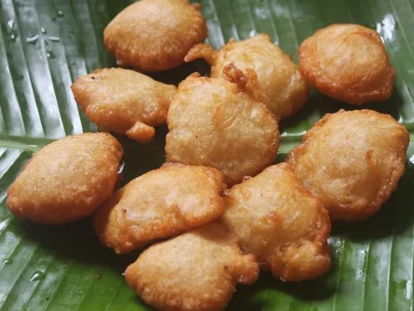 சீனி பணியாரம் | Cheeni Paniyaram Recipe In Tamil | Seeni Paniyaram ...
