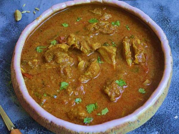 வறுத்தரைச்ச மட்டன் குழம்பு | Varutharacha Mutton Kulambu Recipe In ...