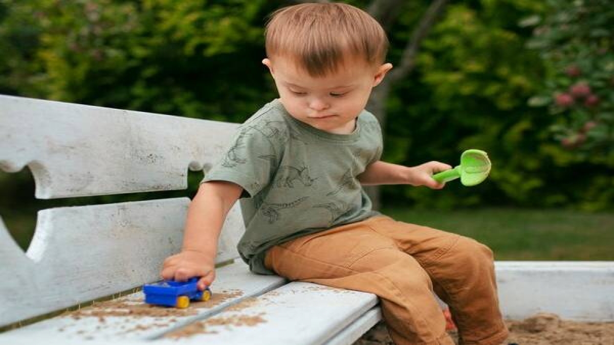 உங்க குழந்தை மண் சாப்பிடுறாங்களா? அப்போ அதை எப்படி தடுத்து நிறுத்தலாம் ...